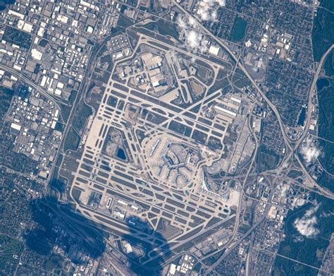 Which Us Airports Have Parallel Runways That Facilitate Simultaneous