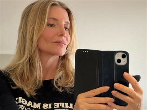 De biquíni vermelho Maria Padilha exibe corpo impressionante aos 63 anos