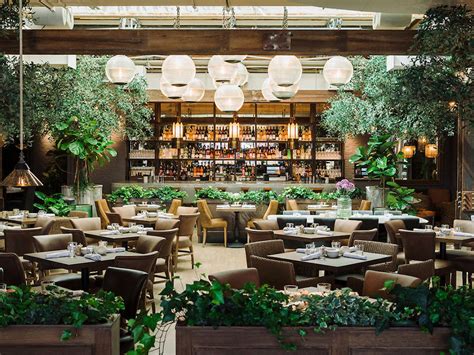 30 Most Romantic Restaurants In Chicago To Book For Date Night