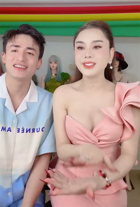 Lâm Khánh Chi lần đầu livestream hé lộ giọng nói sau khi phẫu thuật
