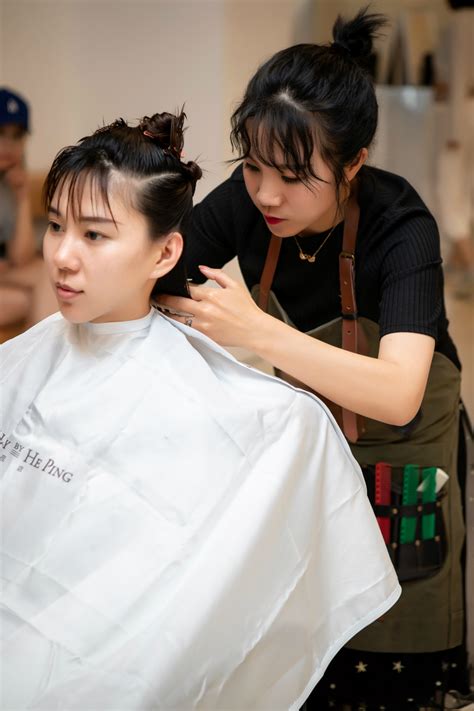 女理发师 美女理发师 伤感说说吧