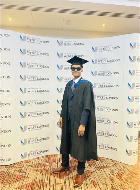 Anwar Ansari On Linkedin Graduation Aviationmanagement Universityofwestlondon Newbeginnings