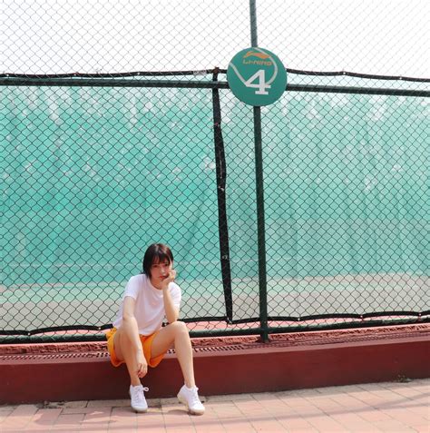 余心恬运动风写真曝光 示范夏日运动时尚穿搭