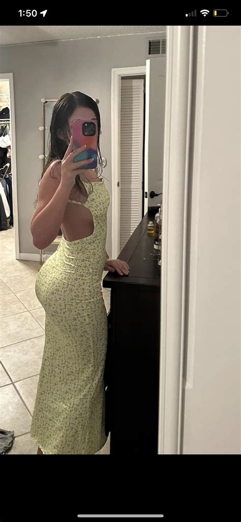 Her Ass Looks Insane In A Tight Dress R Alexaa Rapp
