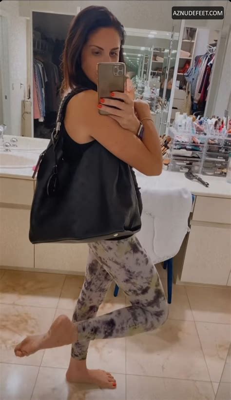 Amanda Zuckerman Feet Aznudefeet