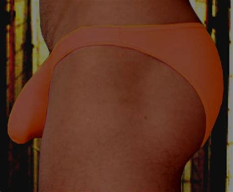 Foto De Showing A Bulge