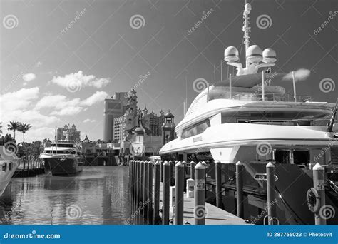 Marcha De Nassau Bahamas 09 2016 Yate De Crucero Atracado En El