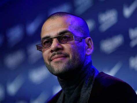 Barca Zahlt Dani Alves Nur Euro Im Jahr