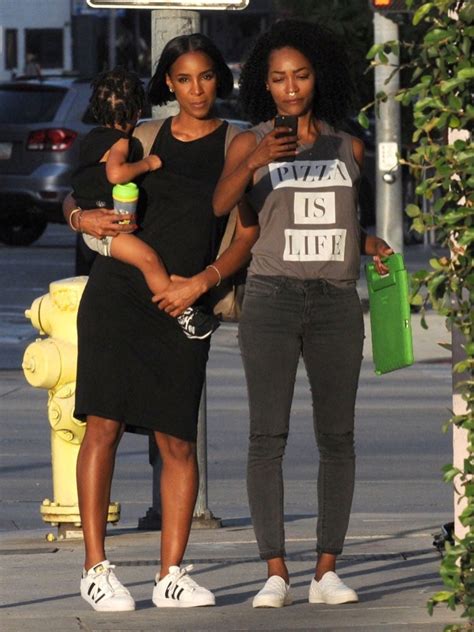 Kelly Rowland Enjoys A Day With Son Titan Celeb Baby Laundry