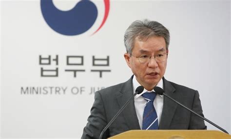 검찰총장 수사지휘권 없애고 고검장에 분산하라 개혁위 권고 아주경제