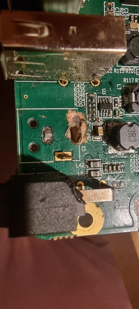 tried to desolder a dc jack before bed and now screwed it up r