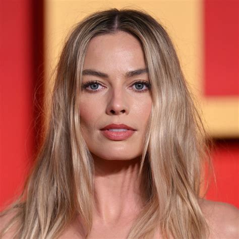 Margot Robbie Debuts An Elegant Long Bob For Spring