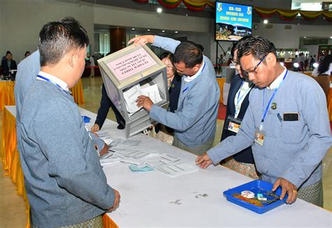 ပြည်ထောင်စုဝန်ကြီး ဦးခင်မောင်ရီ ၂၀၂၄ ခုနှစ်၊ နှစ်လယ်မြန်မာ့ကျောက်မျက်ရတနာပြပွဲ ဒုတိယနေ့ ကျင