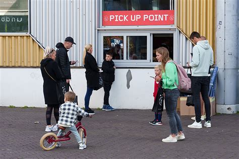 In Beeld ArenA Fanshop Kleurt Wit