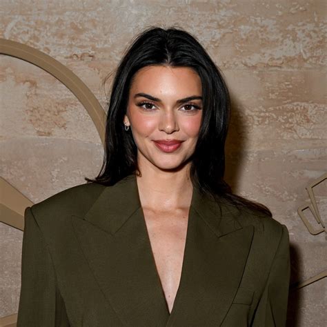 Kendall Jenner Reveals Who Gets Pride Of Place With Photo Inside 8 5