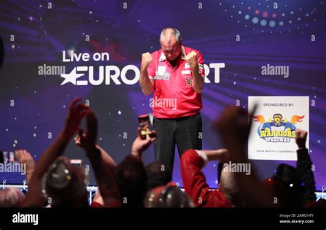 Wayne Warren Celebrates Winning The Mens Final Of The Bdo World