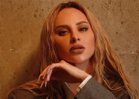 Anna Asti не расставалась с мужем представители певицы опровергли слухи