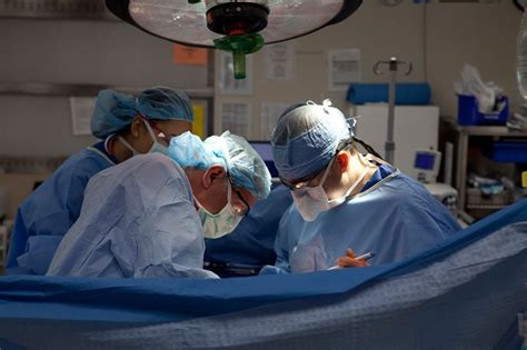 Монголд анх удаа цусны бүлэг таарахгүй өвчтөнд элэг шилжүүлэн суулгах мэс засал хийлээ