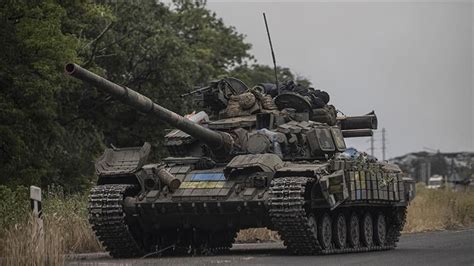 A Ukrainian T 64b Maybe B1 Tank With Improvised Era Added R Tankporn
