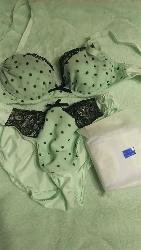 ゆき 下着女装 On Twitter こんばんは♪ 久しぶりの下着女装 ≧∇≦ グリーンのブラジャーandショーツのセットです