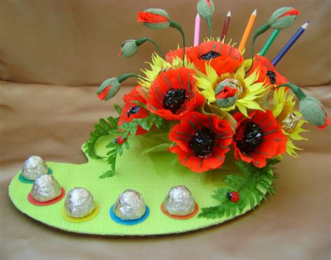 Подарок на день учителя своими руками как сделать поделки из конфет и бумаги для учительницы