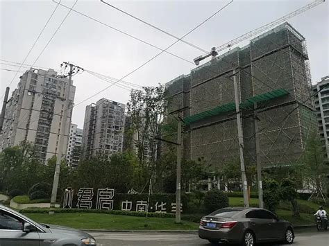 武侯新城北，终于要“上位”记了吗？ 以武侯大道 武兴路为界，武侯新城在不经意间被市场划分为了南北两界。以南，是我们熟知的豪宅聚集地，金茂府、西