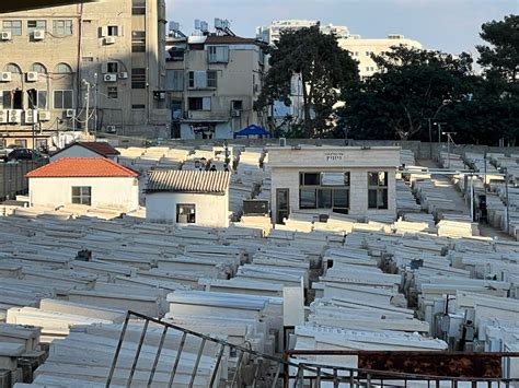 אסון כבד בבני ברק שני יתומים עגולים נותרו בדירה שכורה המחדש כל