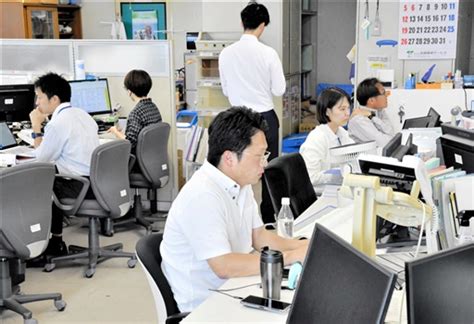 軽装で温暖化防止に貢献 県内官公庁クールビズ始まる 政治行政 福井のニュース 福井新聞D刊