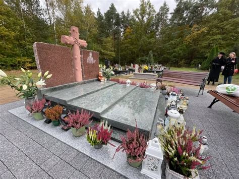 Nawet Elvis Presley Nie Ma Takiego Grobu Nietypowy Pomnik Krzysztofa