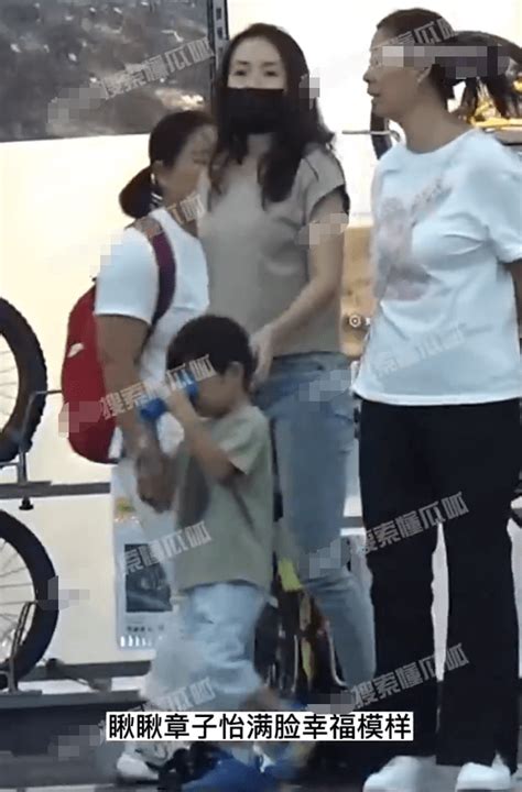 章子怡带儿女逛商场 醒醒扎彩辫子小儿子正脸曝光 搜狐大视野 搜狐新闻