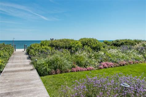 18 Absolutely Stunning Coastal Landscape Designs For Your House On The