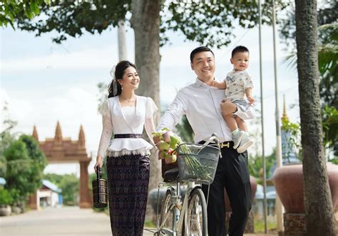 ស្រស់ស្អាតណាស់ ឱក សុគន្ធកញ្ញា តុបតែងខ្លួនយ៉ាងស្រស់ស្អាត និងសមសួន