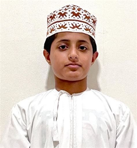 طالب عماني ينجح بإنقاذ طائر السبد في ظفار صحيفة وهج الخليج الإلكترونية