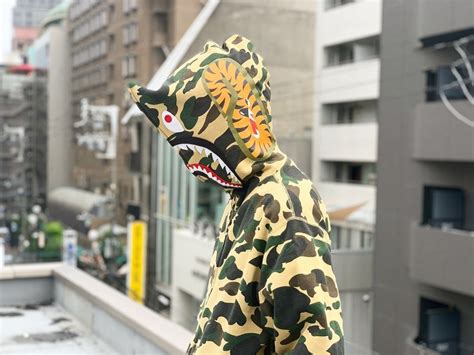 【ーカーです】 アベイジングエイプシャークパーカー ハーフジッ