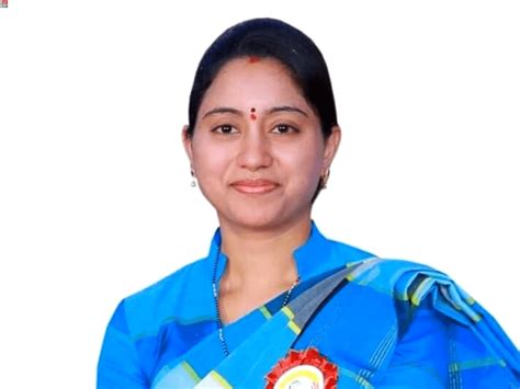 Telangana Former Jagtial Chairperson Boga Sravani Quits Brs