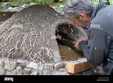 Earth Clay Cob Oven Project Now That The First Clay Or Cob Layer Is