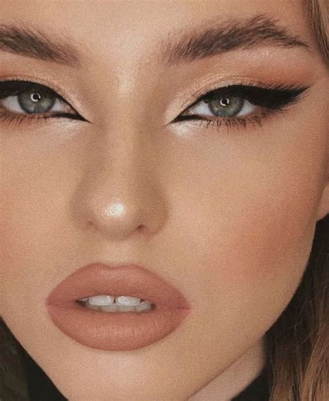 Foxy Eyes Makeup Tutorial Your Classy Look