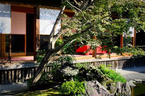 【俳句の破調と字余りの違い】簡単にわかりやすく解説意味や見分け方・俳句例など 俳句の教科書｜俳句の作り方・有名俳句の解説サイト