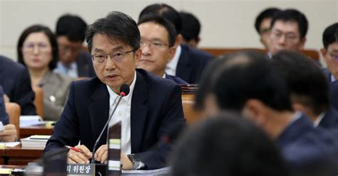 답변하는 박준식 최저임금위원장