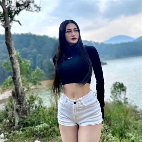 Bộ Sưu Tập 199 ảnh Sexy đẹp Nhất Của Kiều Vy Trên Instagram