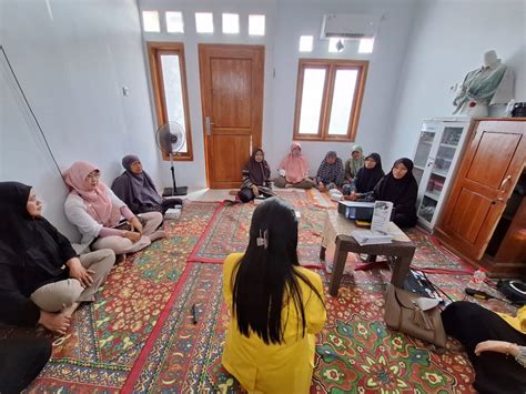 Fik Ui Beri Pelatihan Deteksi Cepat Kanker Payudara Independensi