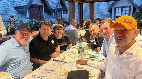 Зак Браун вечеря с Ейдриън Нюи даде му шапка на Макларън