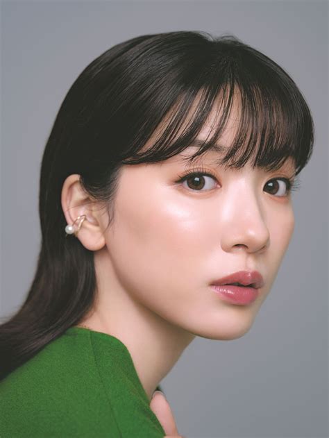 永野芽郁、美容誌『美的』でツヤ肌光る2パターン表紙披露”ナチュラルボーン美肌”にスタッフも惚れぼれ♡ Dot Yell Web