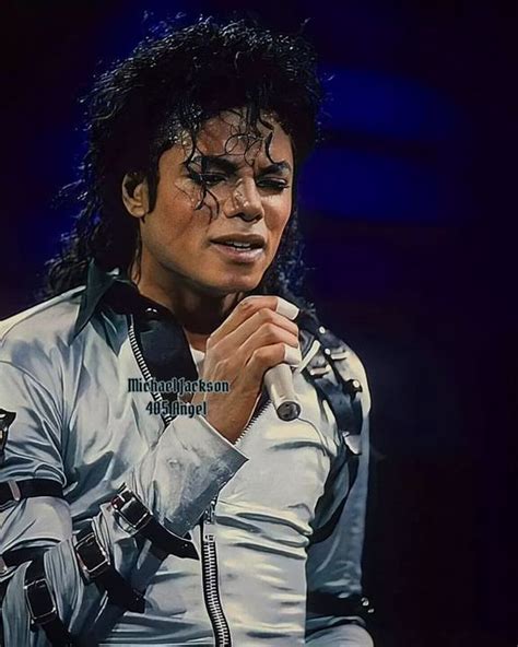 Michael Jackson Performing On Stage With His Hands Clasped To His Chest