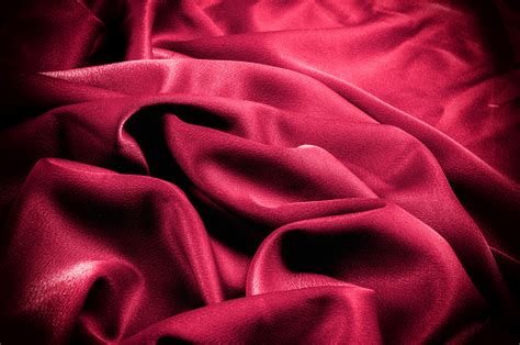 질감 배경입니다 템플릿 실크 직물은 화려하 고 이 리스팅은 절묘 하 고 아름 답습니다 Dupioni 실크 원단을 빨간색으로 혼합 크 레이프 드 신 스톤 워 시드 솔리드 컬러