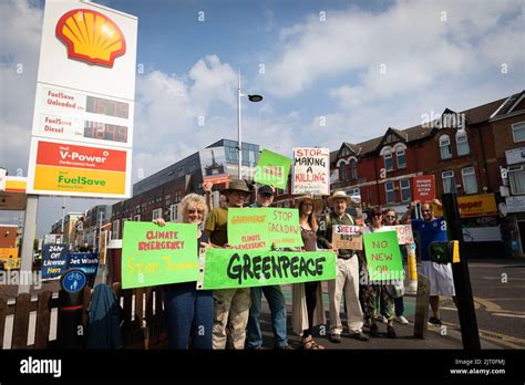 Stop Jackdaw Oil Field Manchester Hi Res Stock Photography And Images