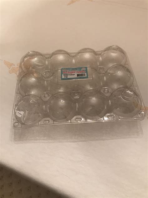 You Can Use These Apple Containers For Christmas Ornaments When You Are