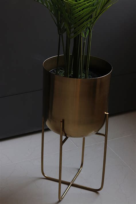 Exotica B sztuczna palma w złotej donicy wys 129cm tendom pl
