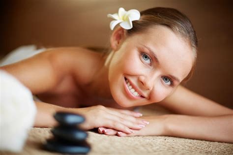 Free Photo Girl Waiting For Her Massage