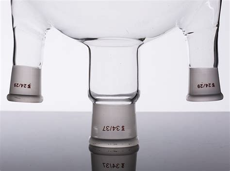 China Customized Lab Boiling Flask Boro 3 3 Glass 2000 Ml 3000 Ml Round Bottom Boiling Flask